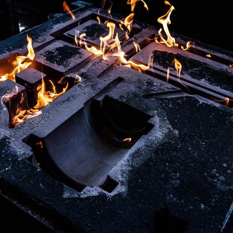 Cast Iron Pots and Pans - The Manufacturing - Makers Bible