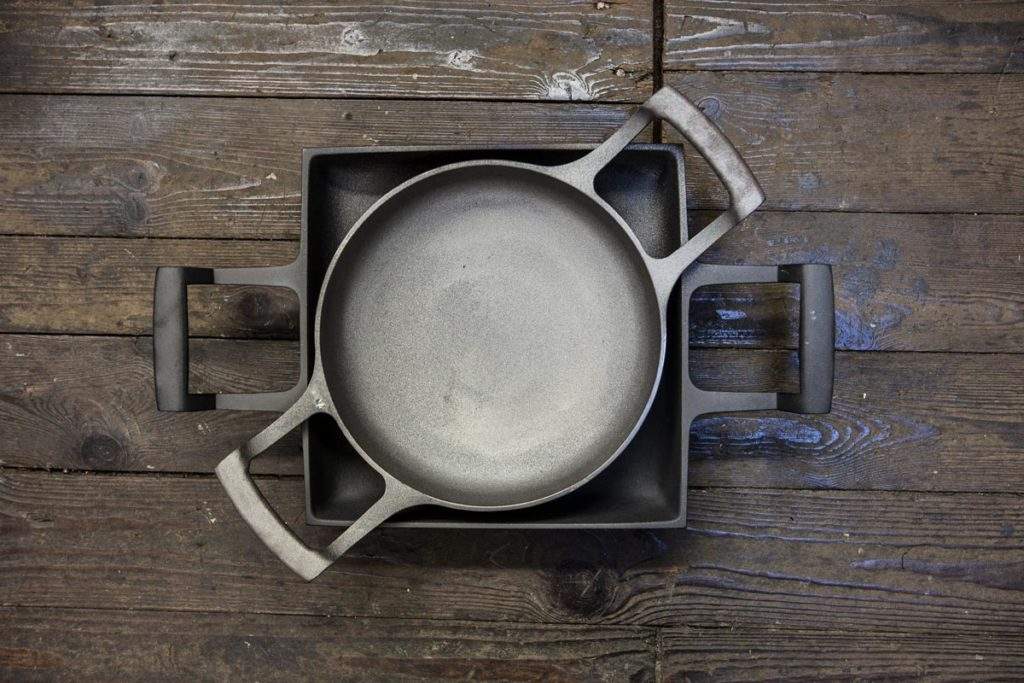 Cast Iron Pots and Pans - The Manufacturing - Makers Bible