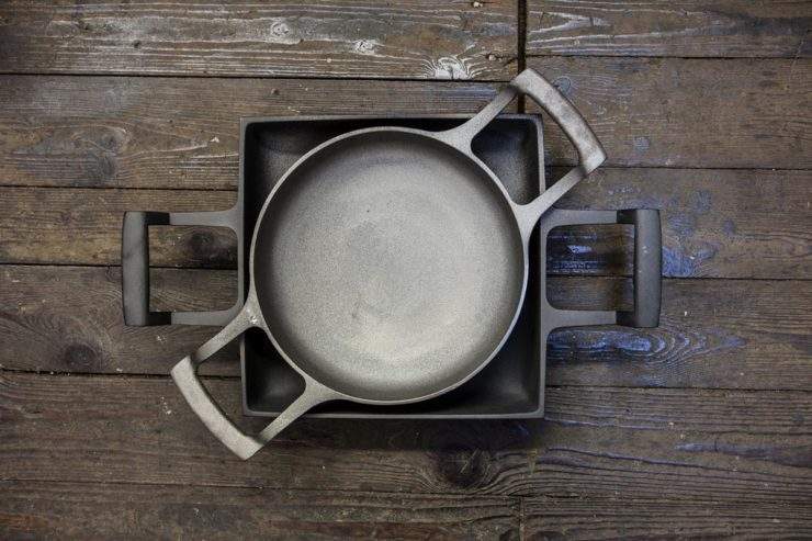 Cast Iron Pots and Pans - The Manufacturing - Makers Bible
