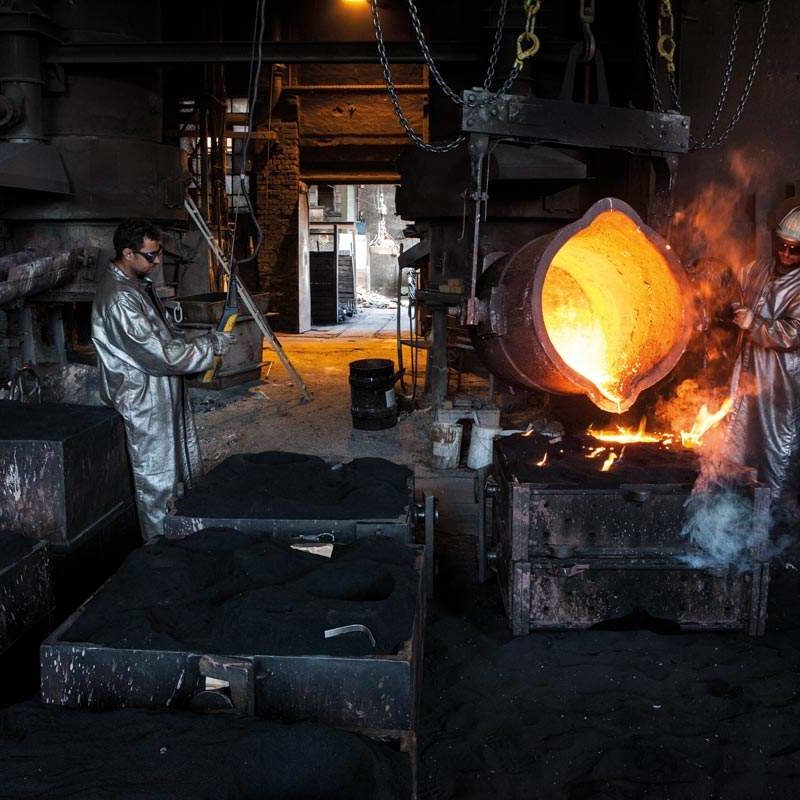 Cast Iron Pots and Pans - The Manufacturing - Makers Bible