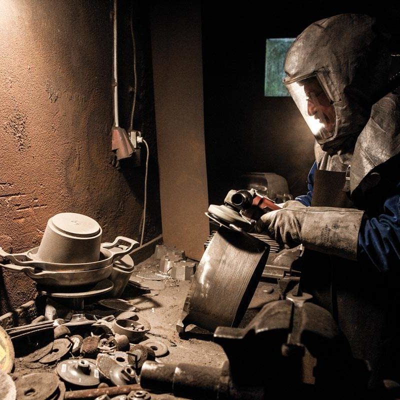 Cast Iron Pots and Pans - The Manufacturing - Makers Bible