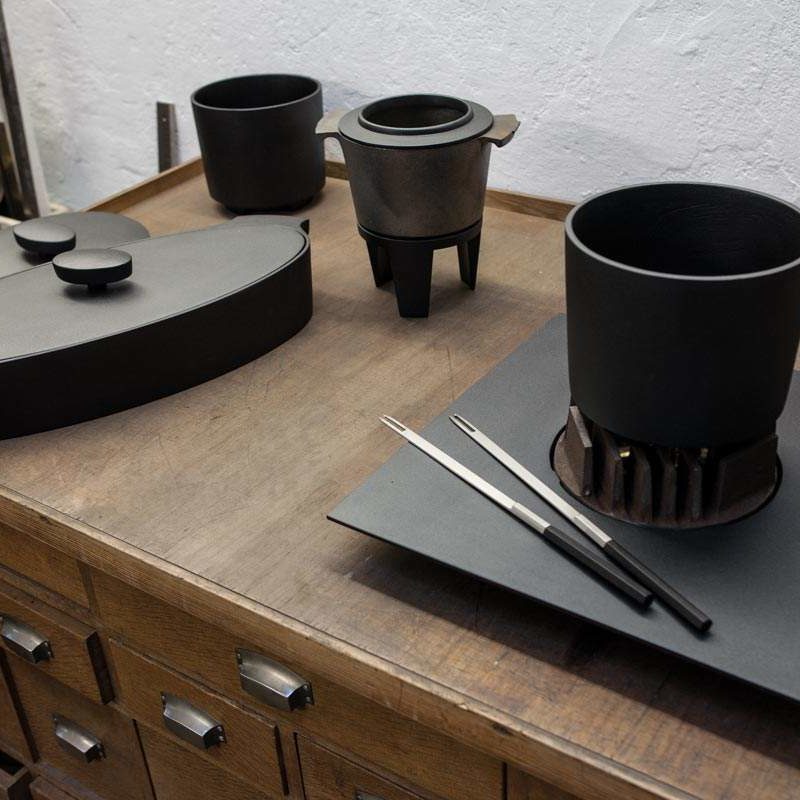 Cast Iron Pots and Pans - The Manufacturing - Makers Bible