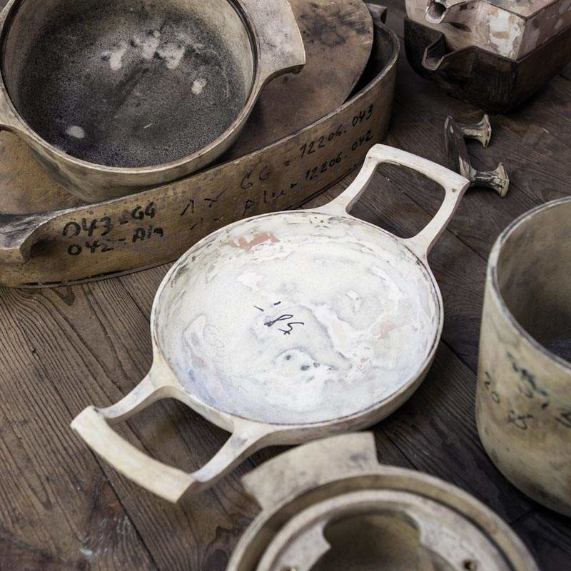 Cast Iron Pots and Pans - The Manufacturing - Makers Bible