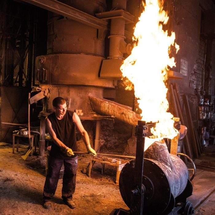 Cast Iron Pots and Pans - The Manufacturing - Makers Bible